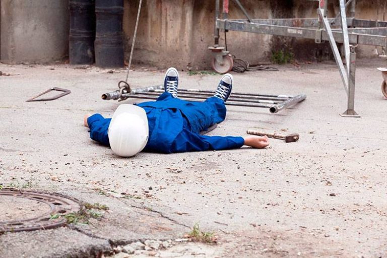 Áreas comunes para resbalarse y caer – Equipo Legal